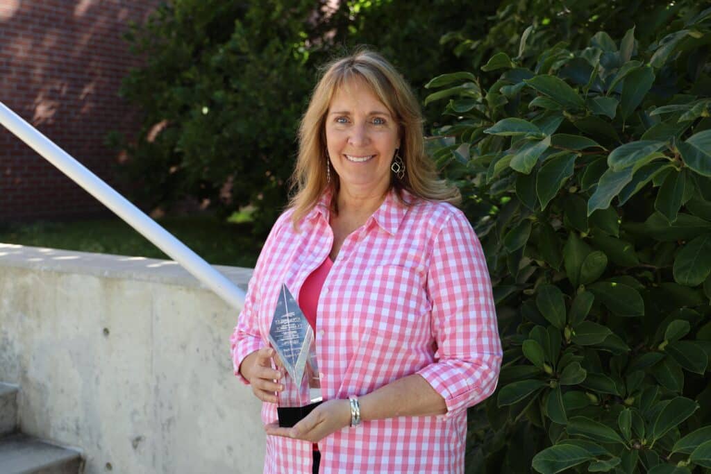 IVCCD Bestows Outstanding Service Awards - Iowa Valley Community ...